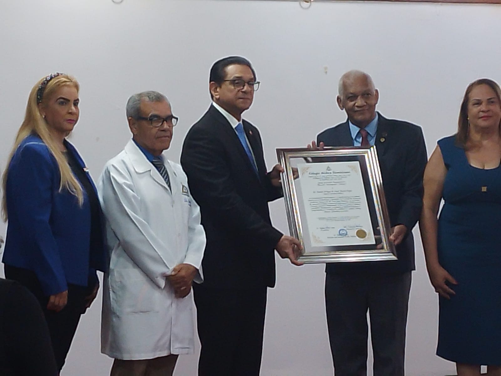 CMD otorga reconocimiento a los doctores Daniel Rivera y Ilario Reyes ...